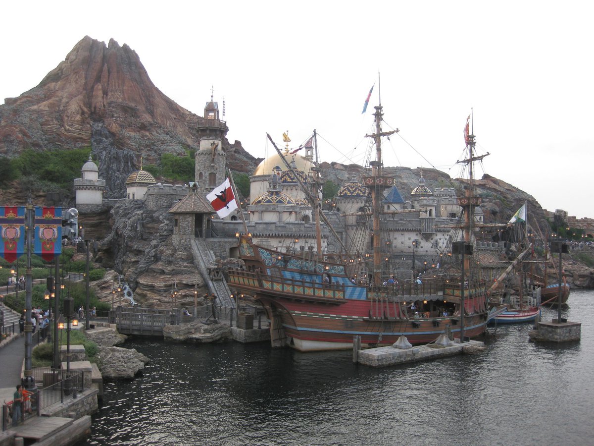 The Disney Mountains – Mount Prometheus at Tokyo DisneySea - Designing ...