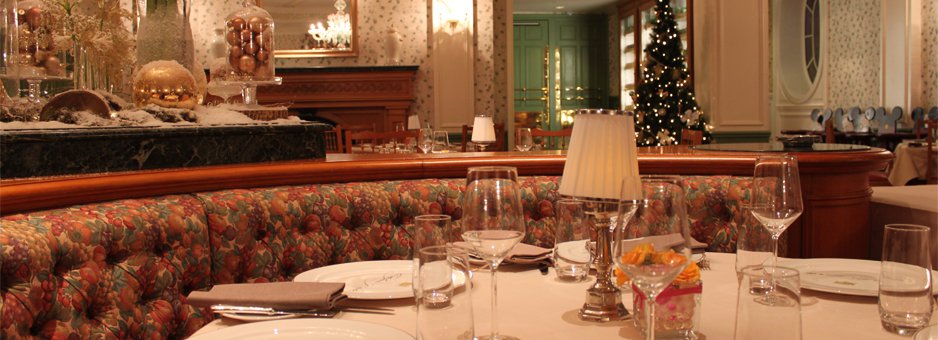 Creating Disney Magic – Christmas Dinner at the Disneyland Hotel ...