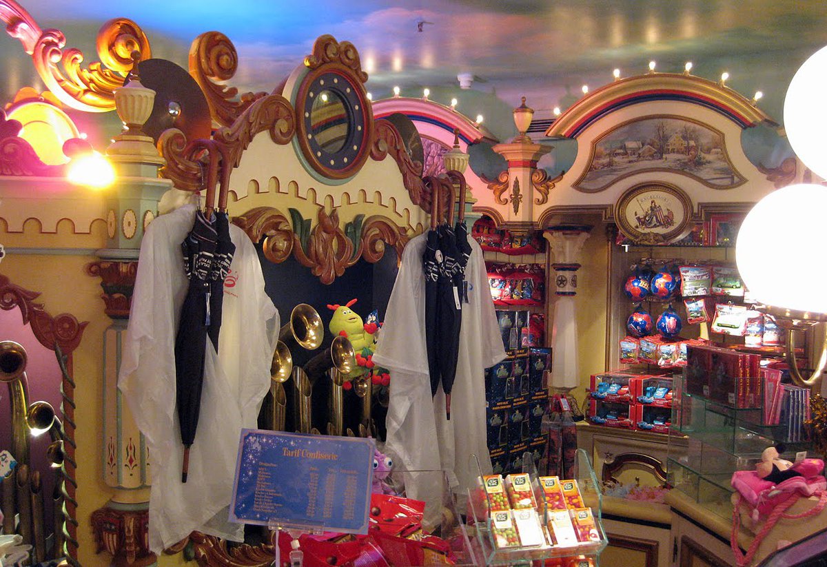 Designing Main Street USA - Disney & Co Shop - Designing Disney