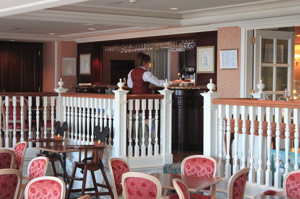 In the Footsteps of a Disneyland Hotel Castle Club Cast Member ...