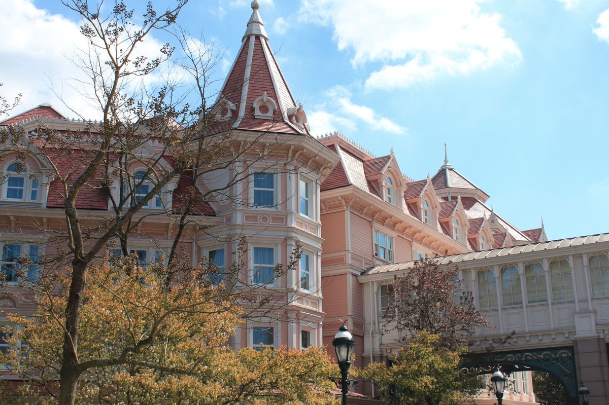 In the Footsteps of a Disneyland Hotel Castle Club Cast Member ...