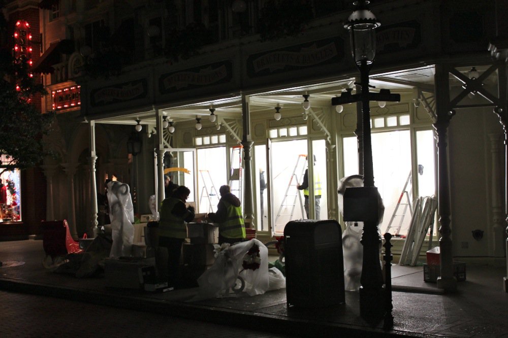 Creating Disney Magic – Installation of the Christmas Window Displays ...