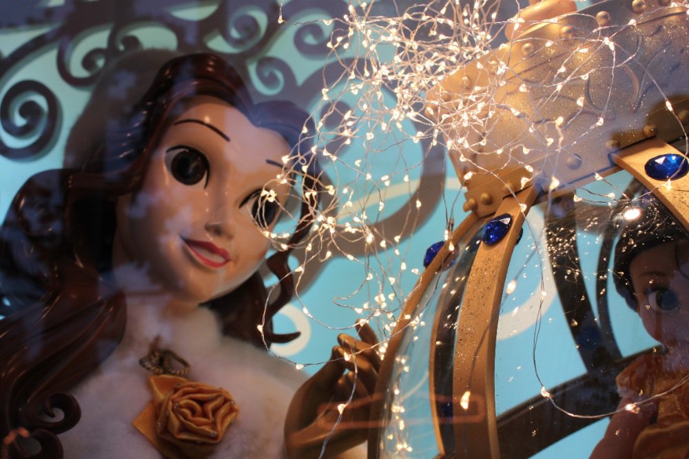 Creating Disney Magic – Installation of the Christmas Window Displays ...