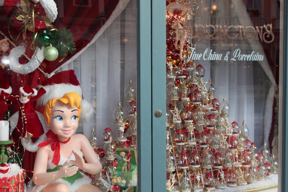 Creating Disney Magic – Installation of the Christmas Window Displays ...