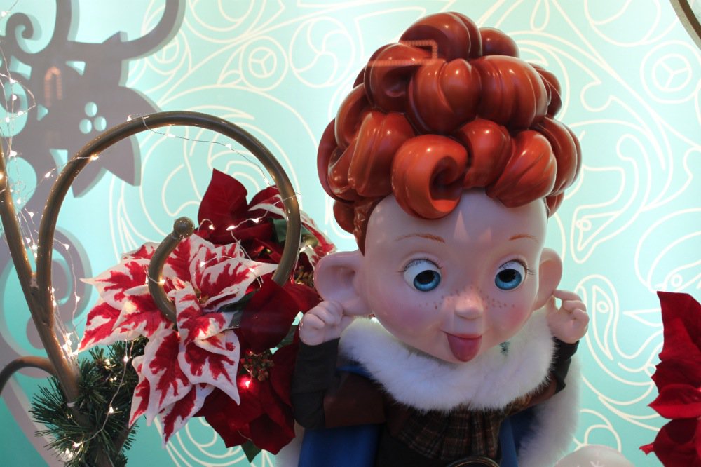 Creating Disney Magic – Installation of the Christmas Window Displays ...