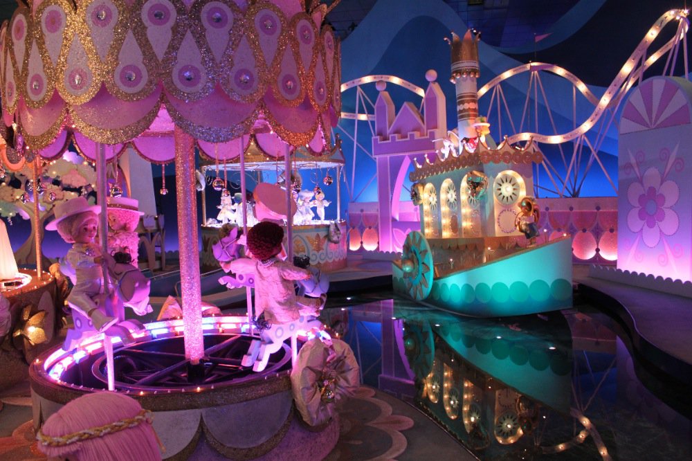 Creating Disney Magic – Installation of the Christmas Decorations ...